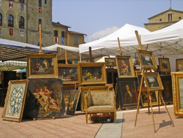 The Antique Market in Arezzo - Cortona Mia